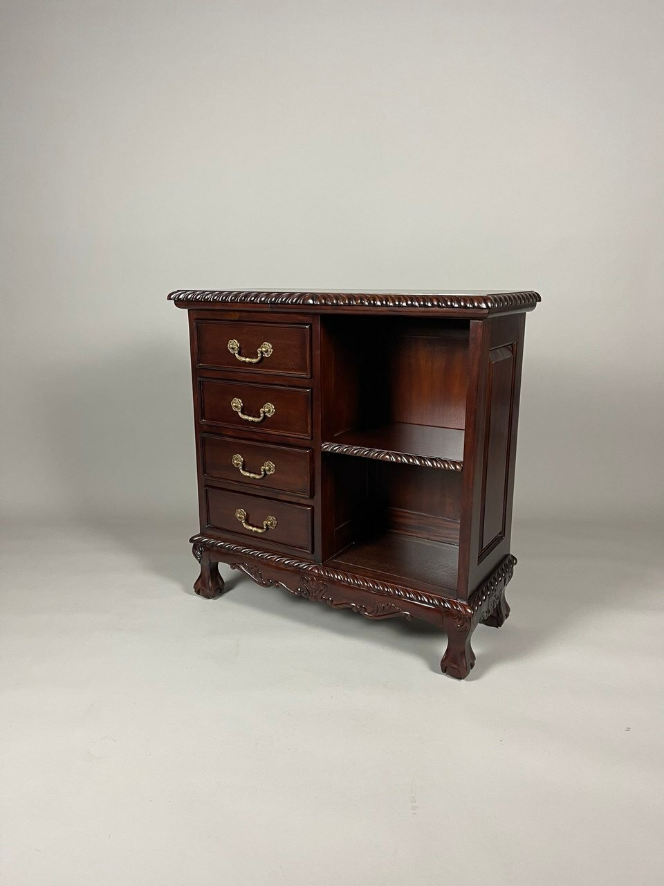 Тумба в стиле Chippendale от DOMKORLEONE из красного дерева (mahogany wood), цвет орех LBW (коричневый)