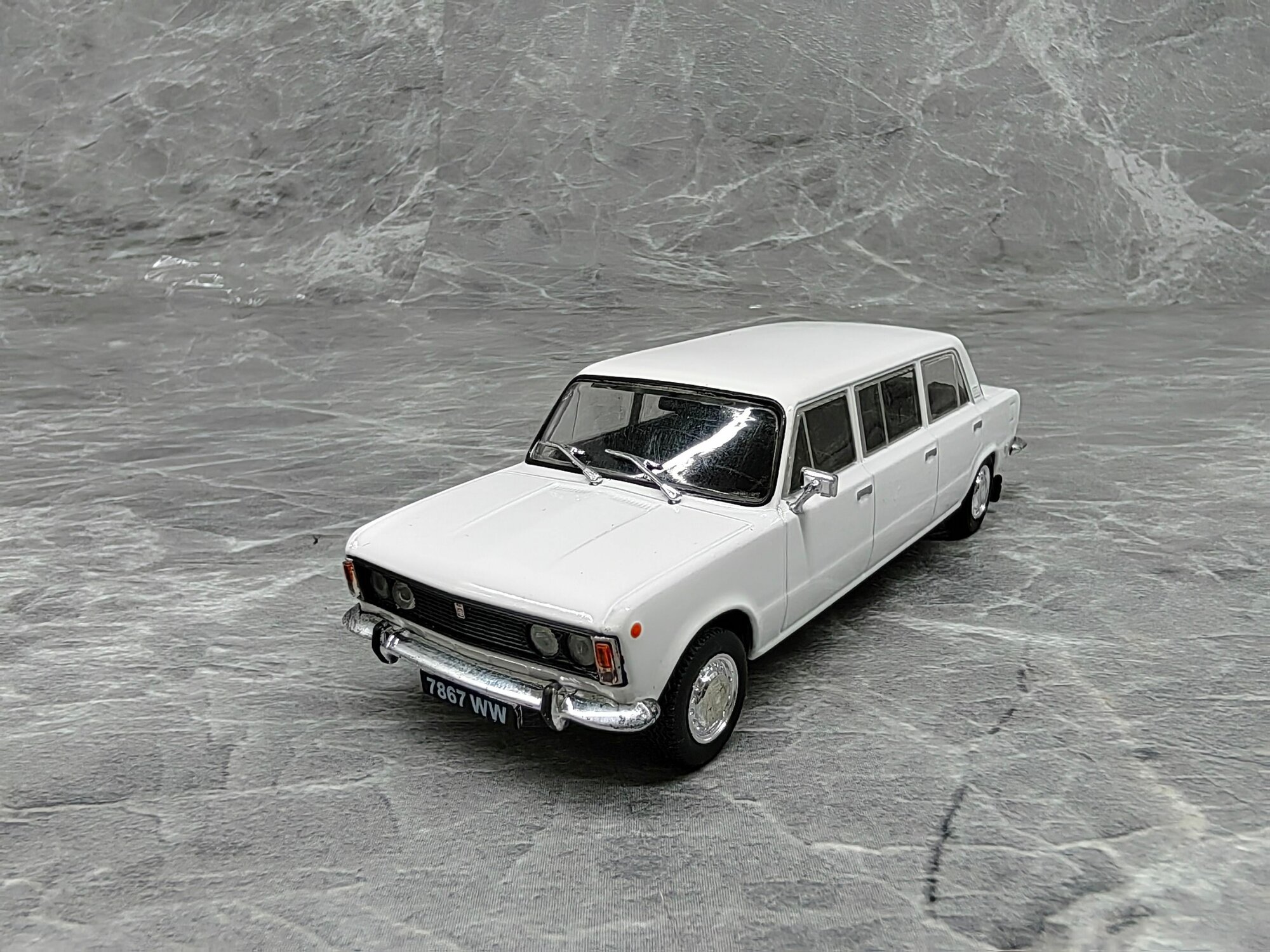 1/43 Fiat 125P JAMNIK Модель автомобиля из литого металла, удлиненная версия