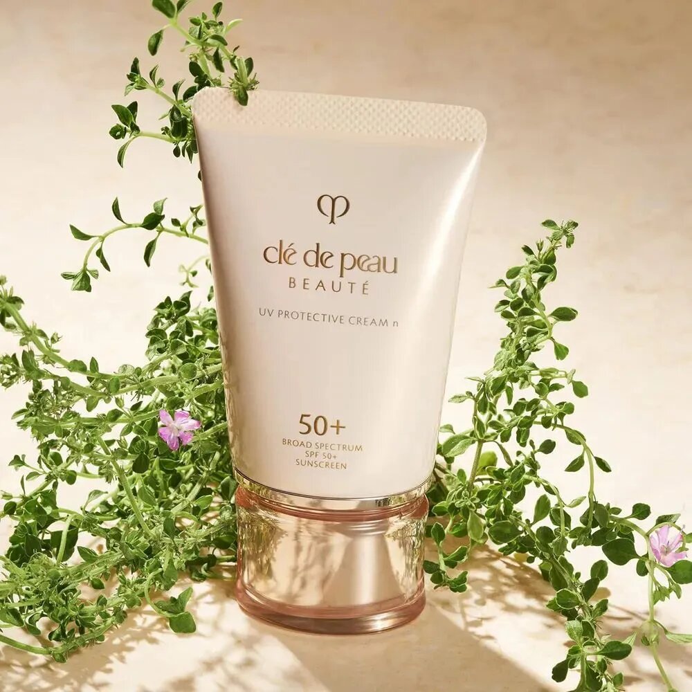 Солнцезащитное средство Clé de Peau Beauté UV Protective Cream n SPF 50+ для всех типов кожи 50 мл