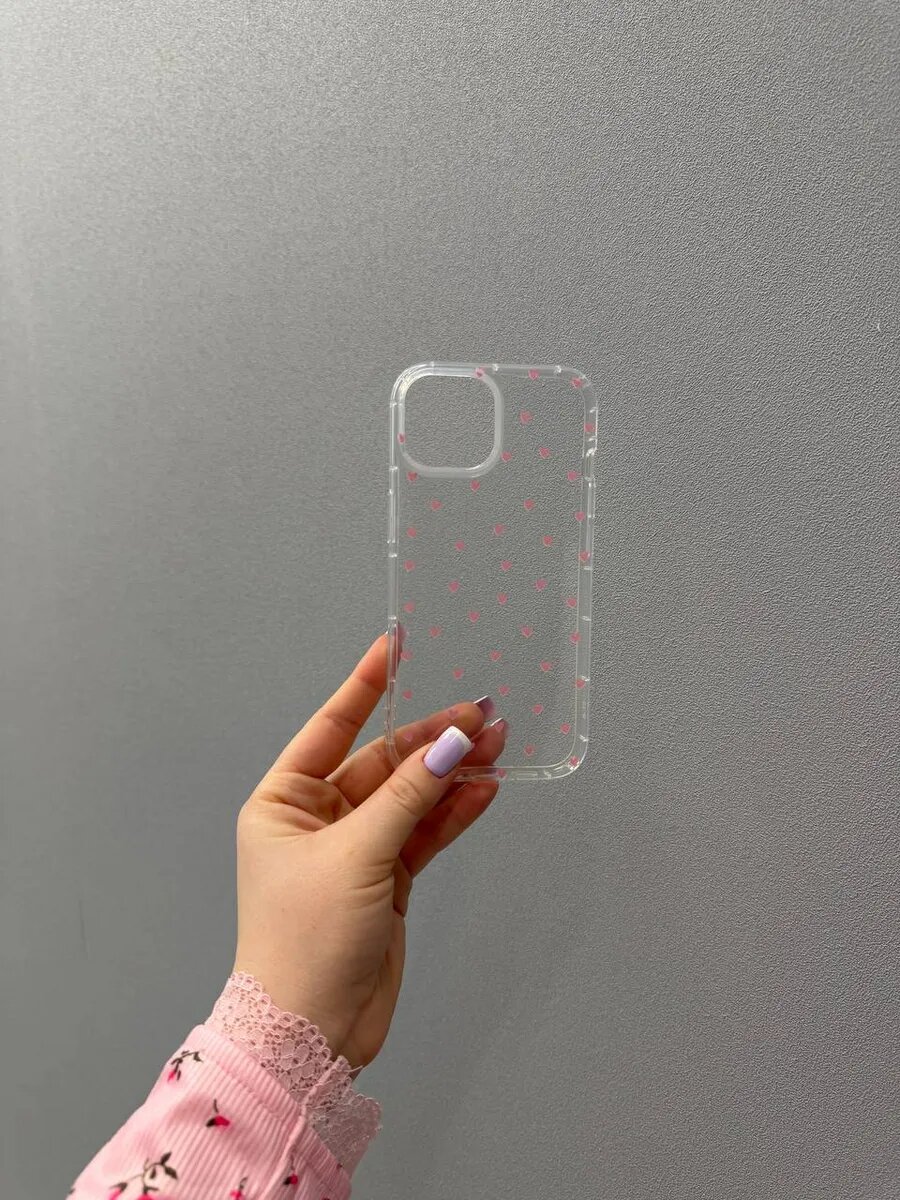Чехол на Iphone 15, женский, принт "нежно розовые сердечки" с защитой камеры — фото 1