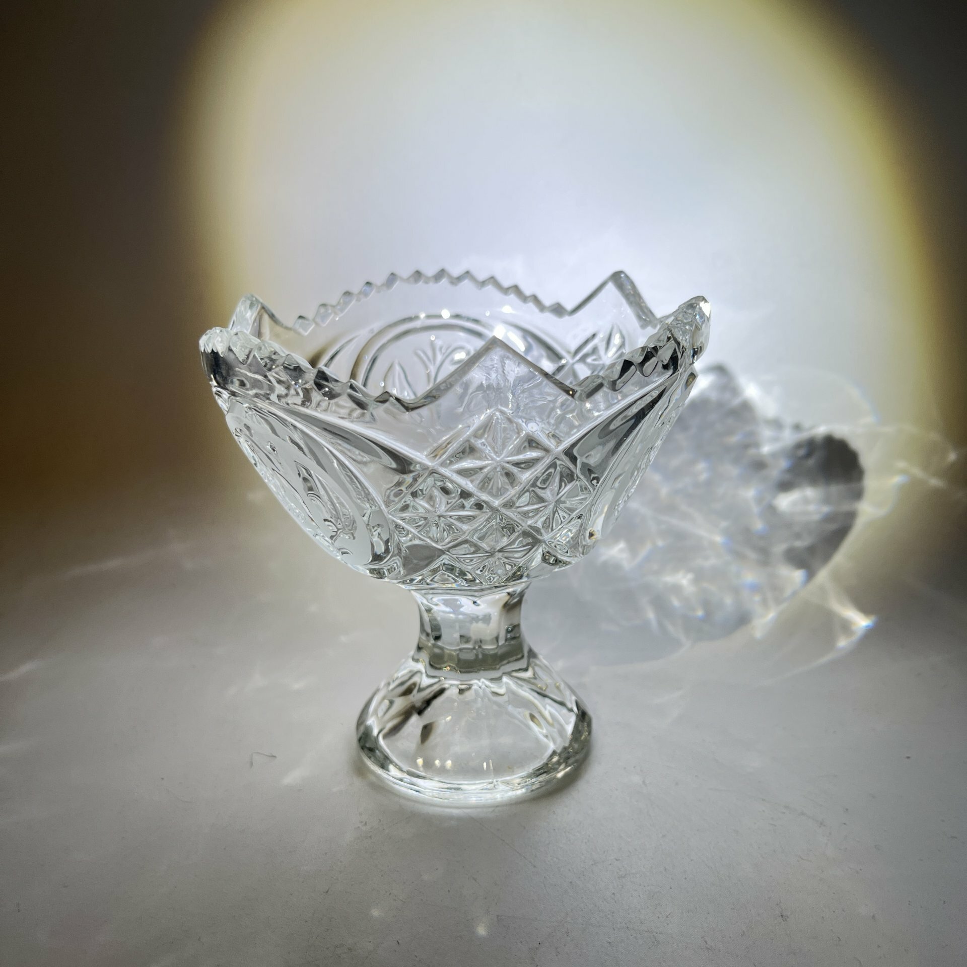 Вазочка на ножке с цветочным декором, хрусталь, пресс, СССР, 1970-1990 гг.