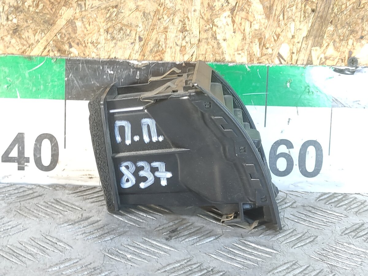 Дефлектор воздушный UAZ Patriot 31638104350