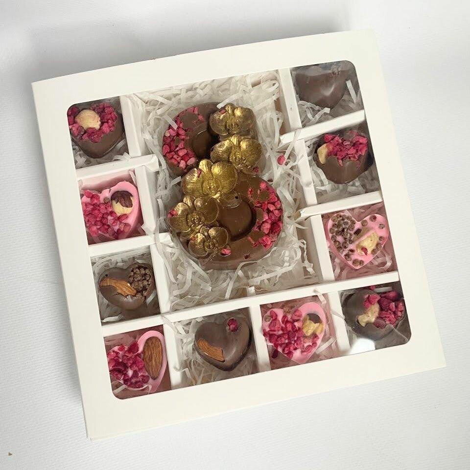 Подарок на 8 Марта ShokoTrendy конфеты подарочные в картонной коробке 200г