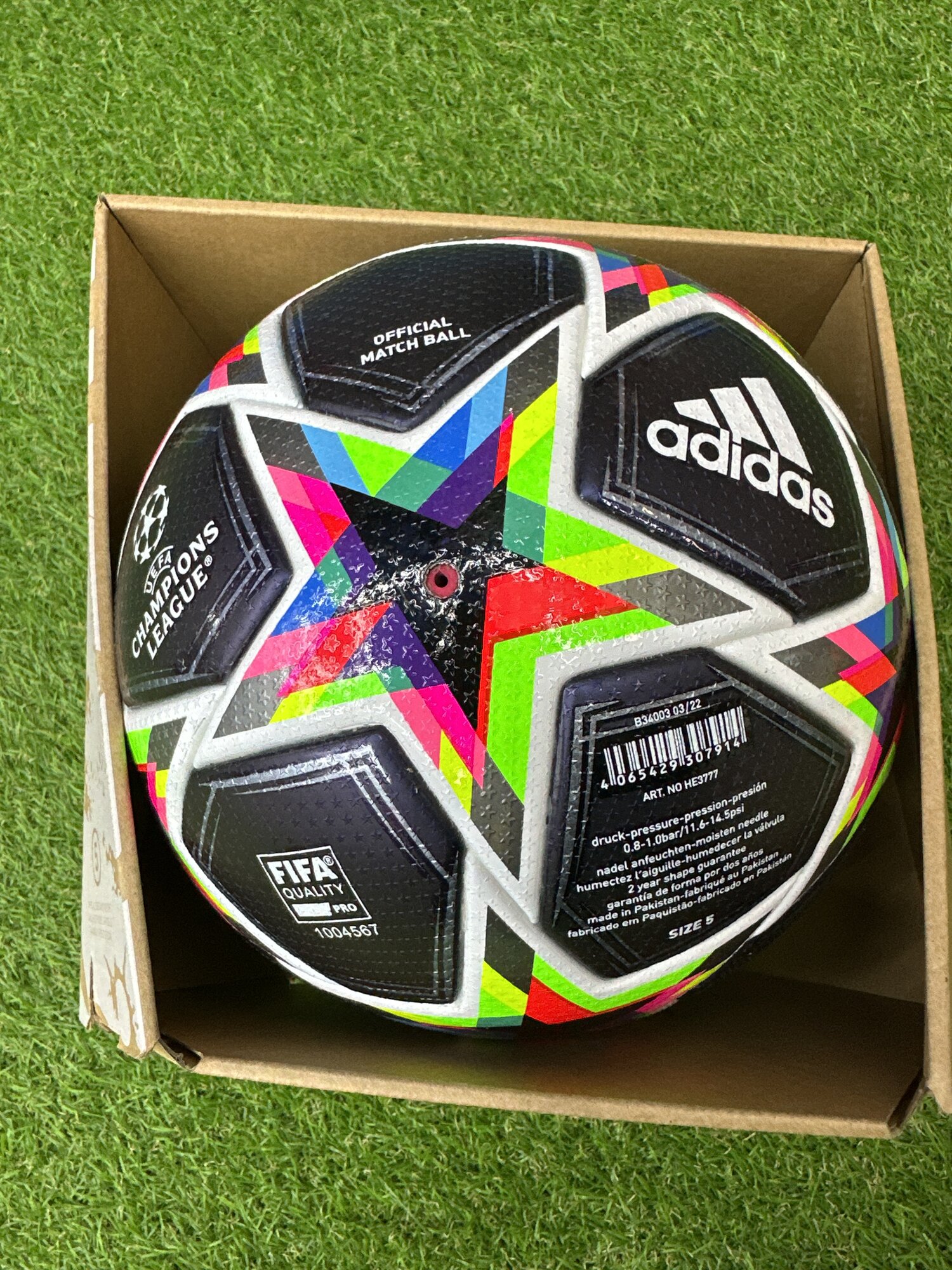 Профессиональный футбольный мяч Adidas Лиги Чемпионов УЕФА