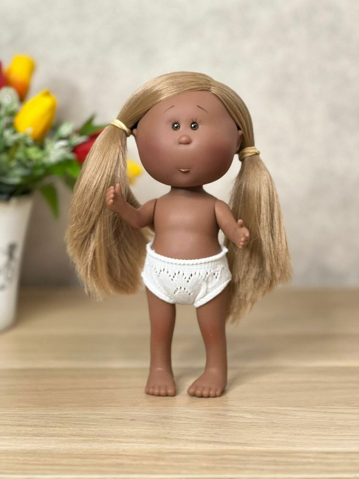 Кукла Nines виниловая 23 см Little Mia без одежды