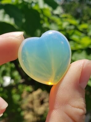 Опалит в форме сердца 30mm магический камень любви и гармонии
