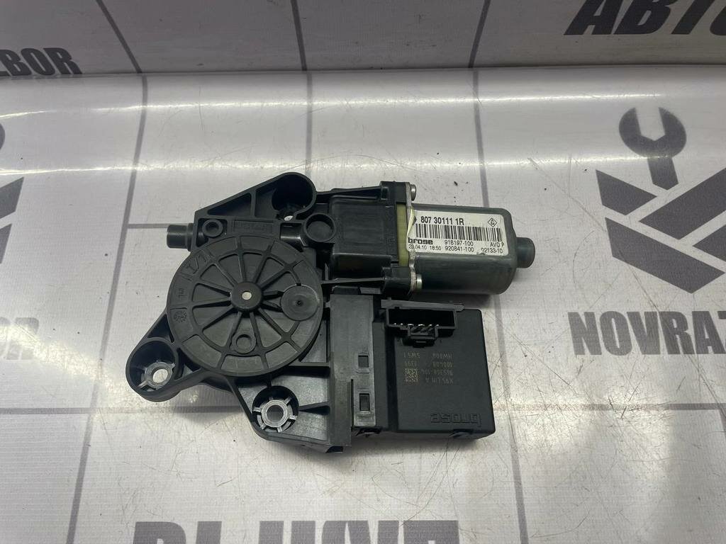 Моторчик стеклоочистителя передний Renault Fluence 10-17