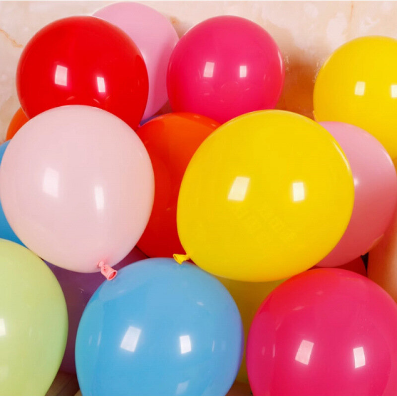 Оформление сцены с воздушными шарами для выпускного, открытия, свадьбы, дня рождения. Арка из латексных утолщенных красных шаров.