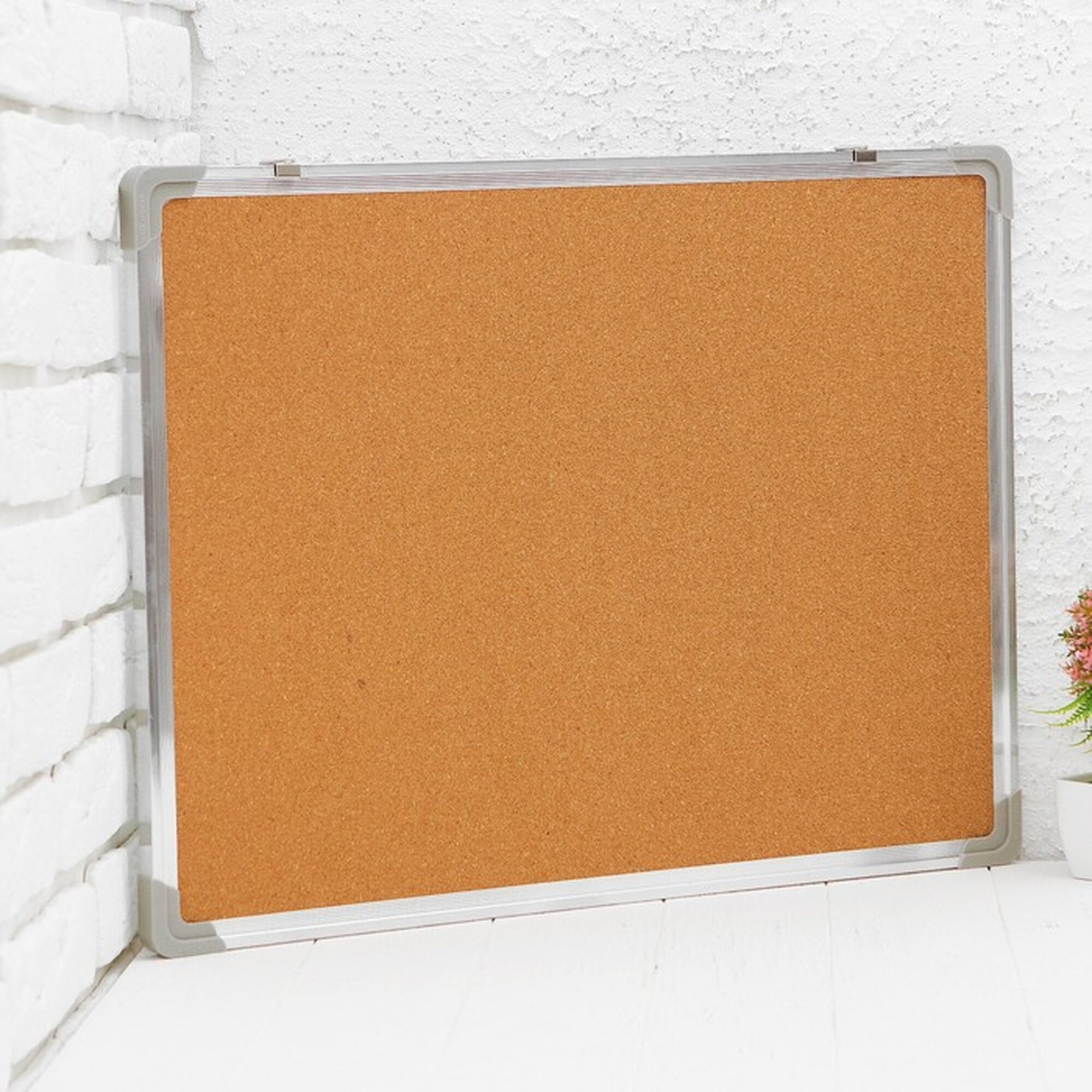 Доска двусторонняя, пробковая и магнитно-маркерная, 60*45 см.