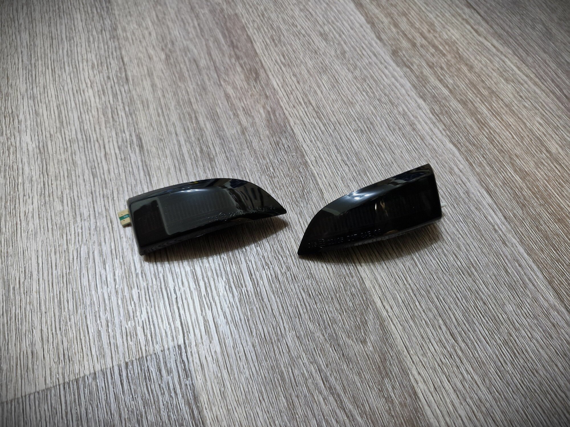 Поворотники динамические в крылья чёрные диодные LED на Renault Рено Меган 3, Сценик 3, Лагуна 3, Флюенс