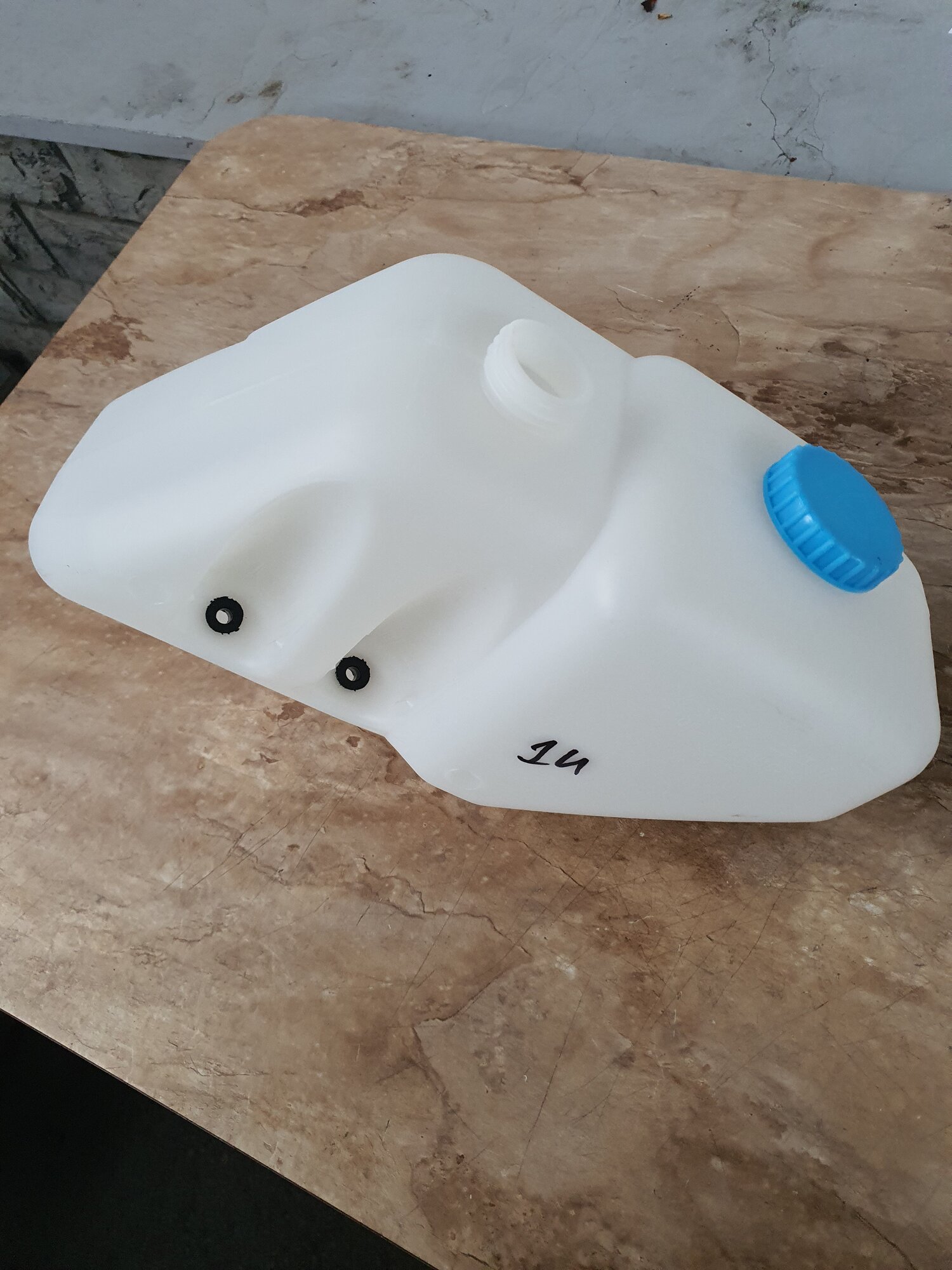 Бачок Омывателя Ваз 21082-14 Нового Образца под Датчик на 2 Мотора Ваз 2113 2114 2115 2108 2109 21099.