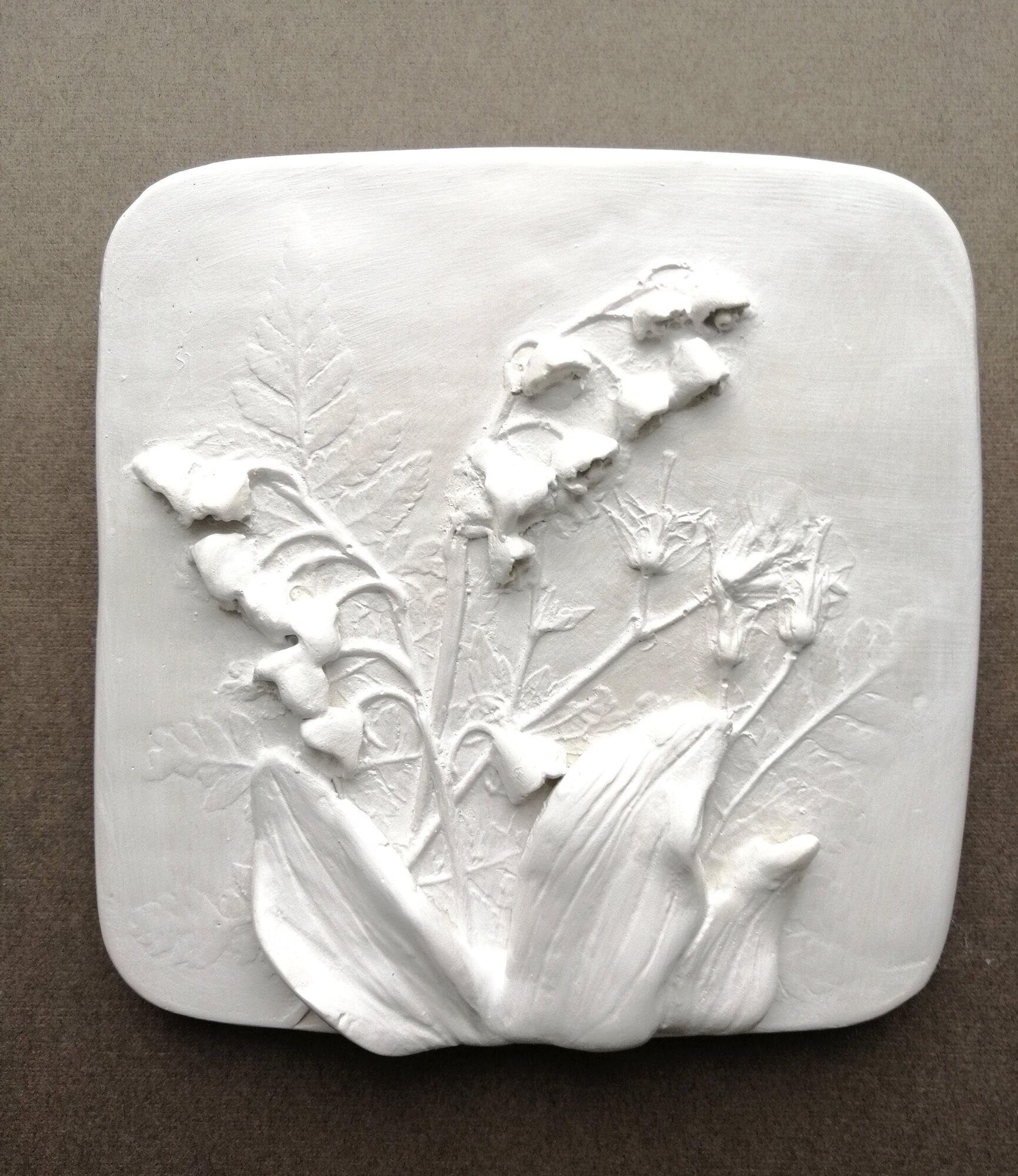 Панно из гипса Виктория Новикова "Ландыши", ручная роспись, авторская работа, без рамы