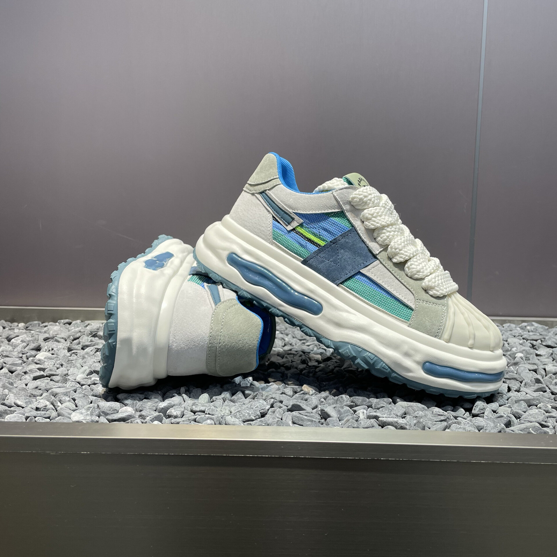 MOOCIE Стильные кроссовки на платформе с контрастным дизайном и защитным носком, новая весенняя модель, низкие кожаные кроссовки, корейский стиль, модная повседневная мужская обувь для активного отдыха. EU:39