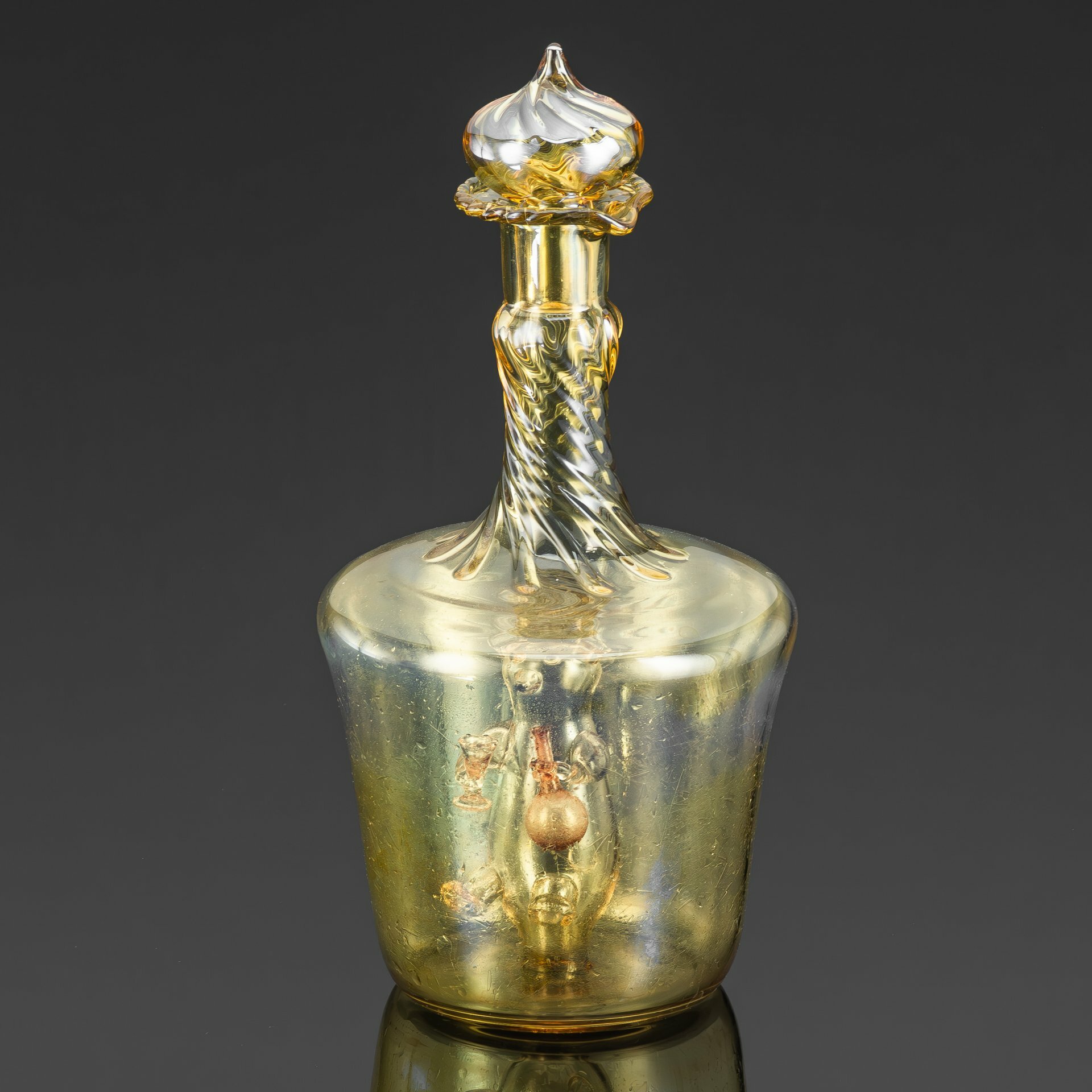 Графин "Напиться до чертиков" с медведем в бутылке, стекло, гутная техника, СССР