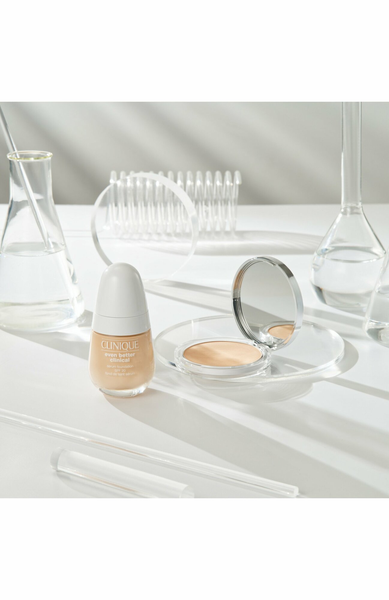 Легкая компактная пудра Almost Powder Makeup SPF 15, оттенок 04 Neutral Clinique