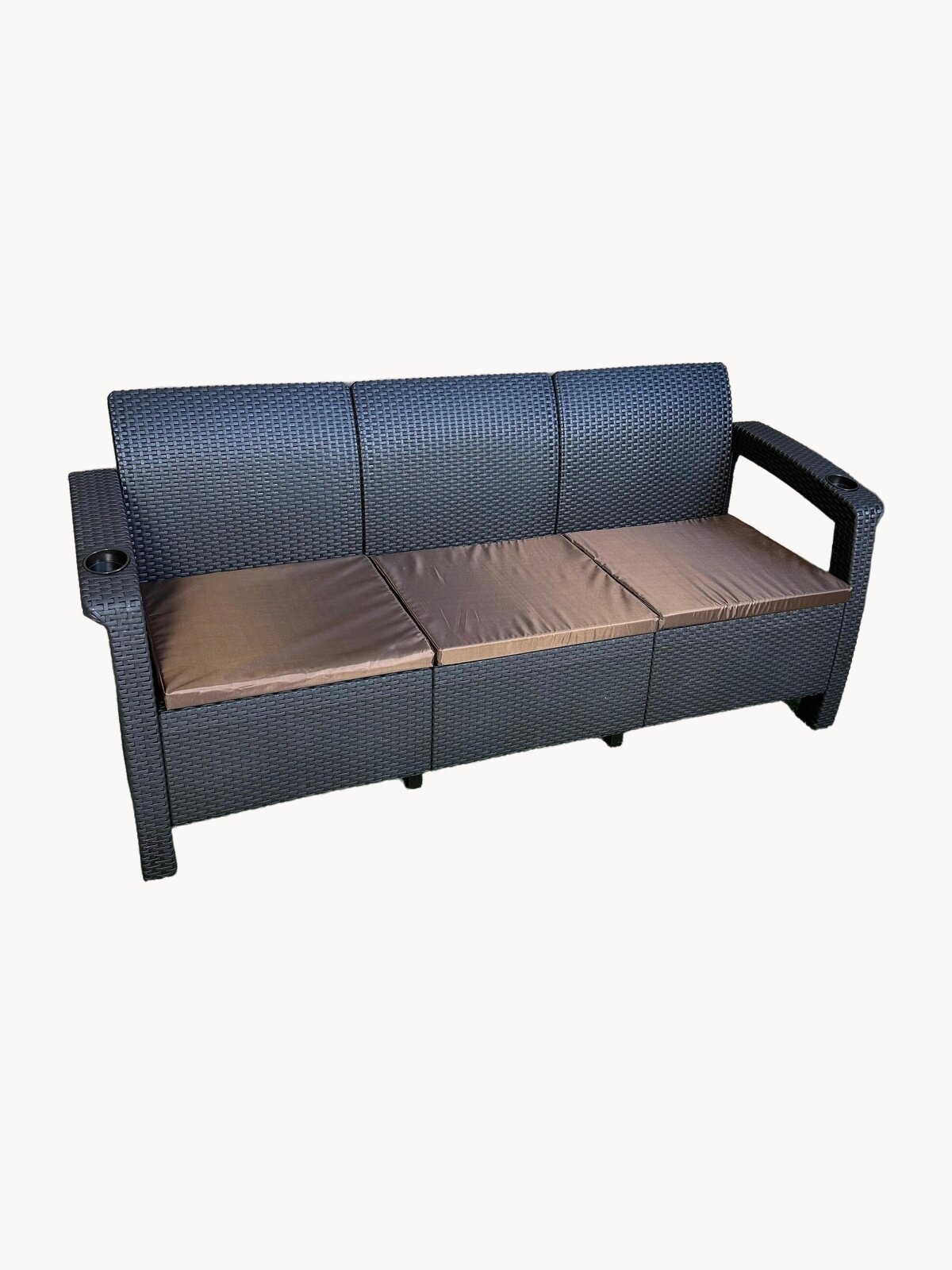 Диван садовый 3-местный под ротанг коричневый, с шоколадными подушками