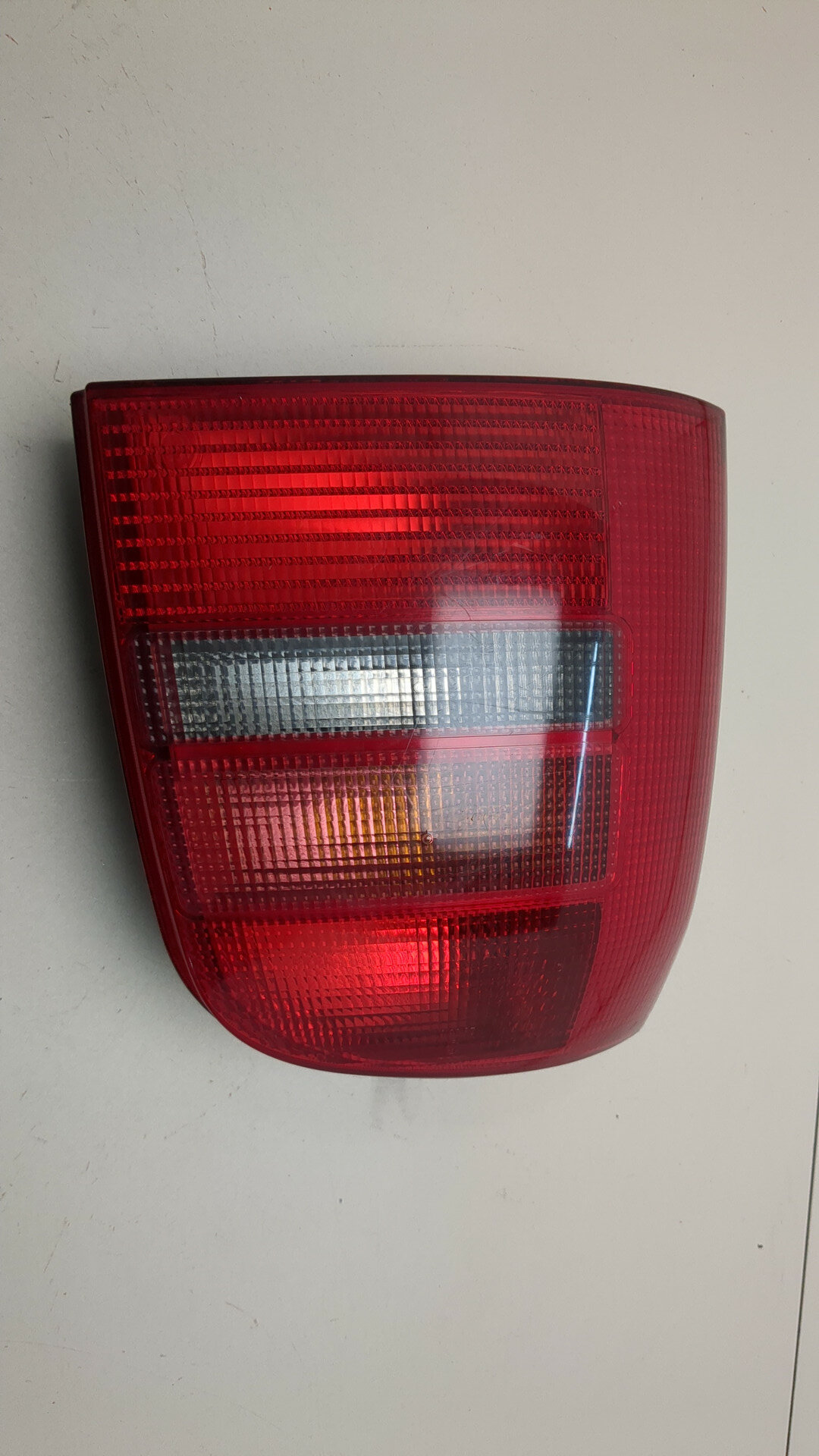 Фонарь (задний) левый Audi A4 (B5) Б/У