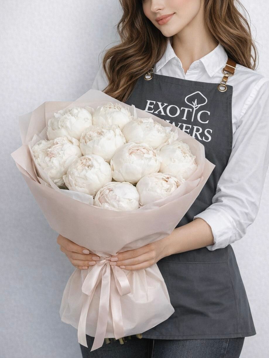 Букет из 11 белых пионов