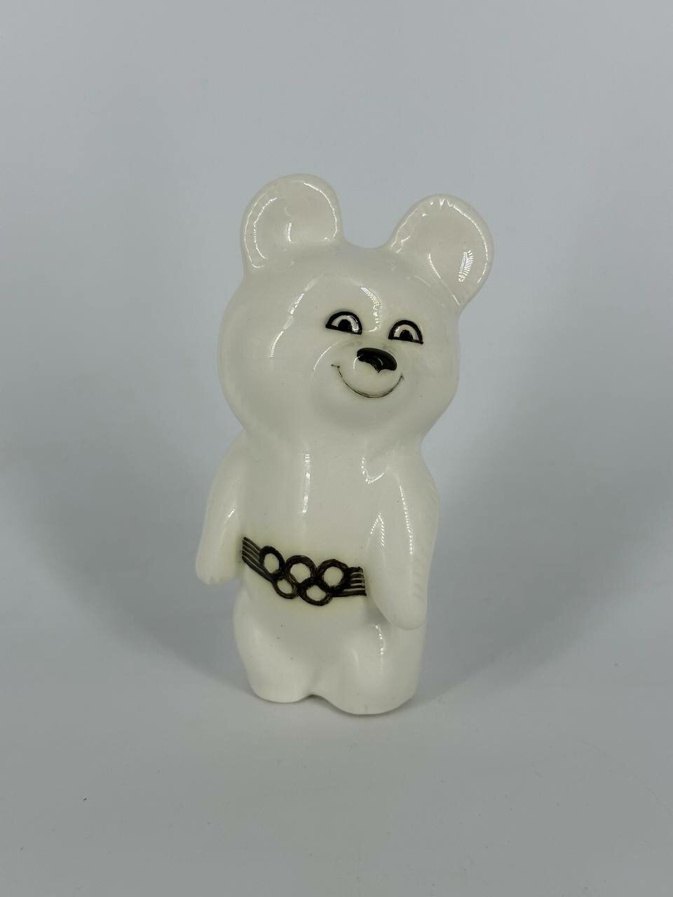Фарфоровая статуэтка "Олимпийский мишка", зик Конаково, СССР, фаянс антиквариат, коллекционирование, винтаж, белый