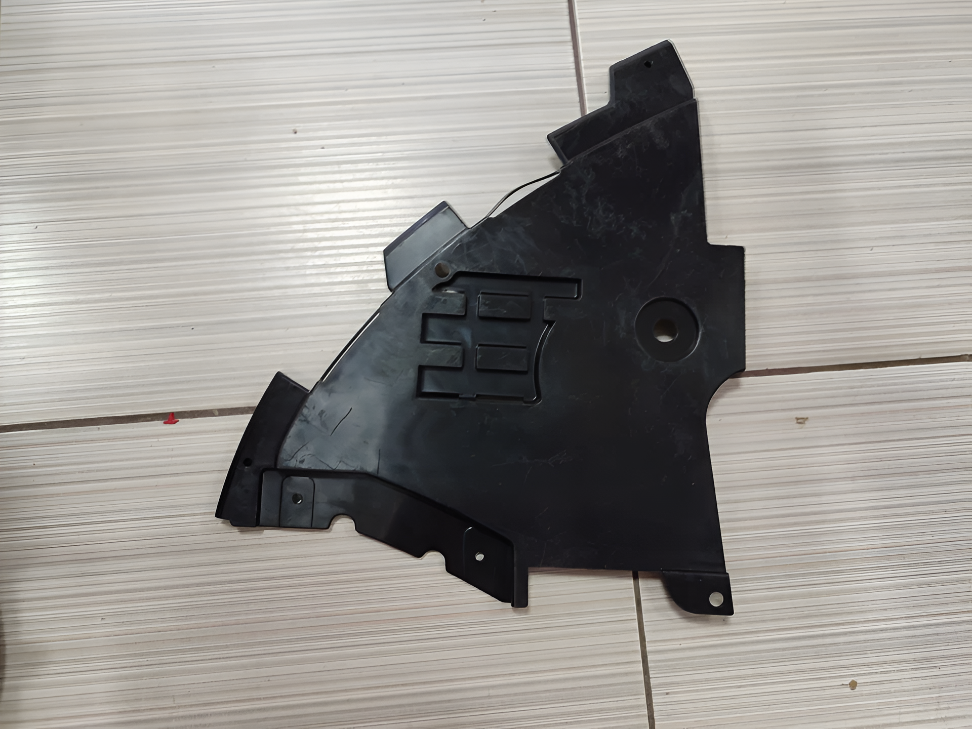 Пыльник левый нижний переднего бампера оригинал Лада Largus FL