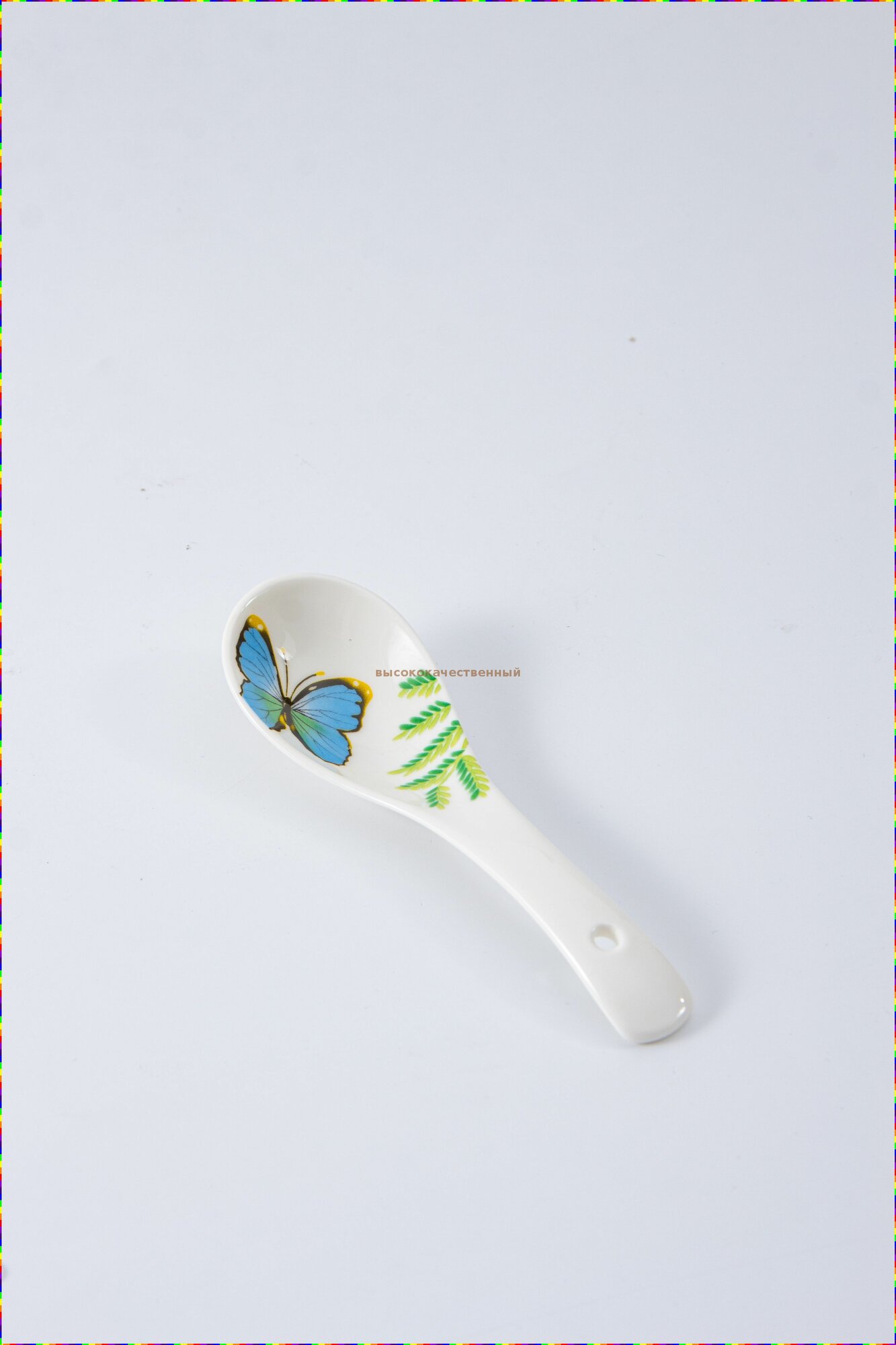 Изящная керамическая ложка с декоративным узором из бабочек