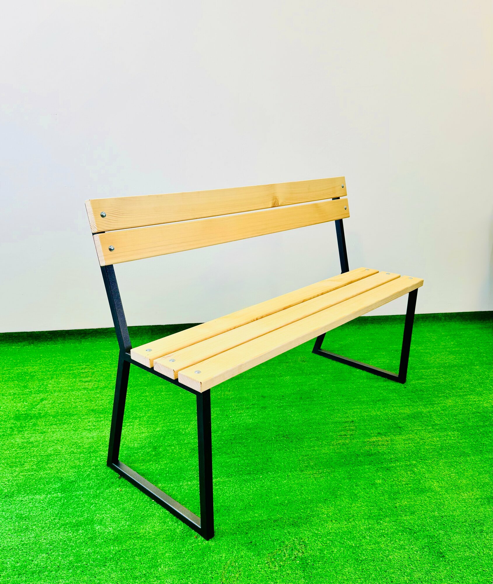 Скамейка садовая со спинкой, устойчивая/Скамейка для дома и дачи