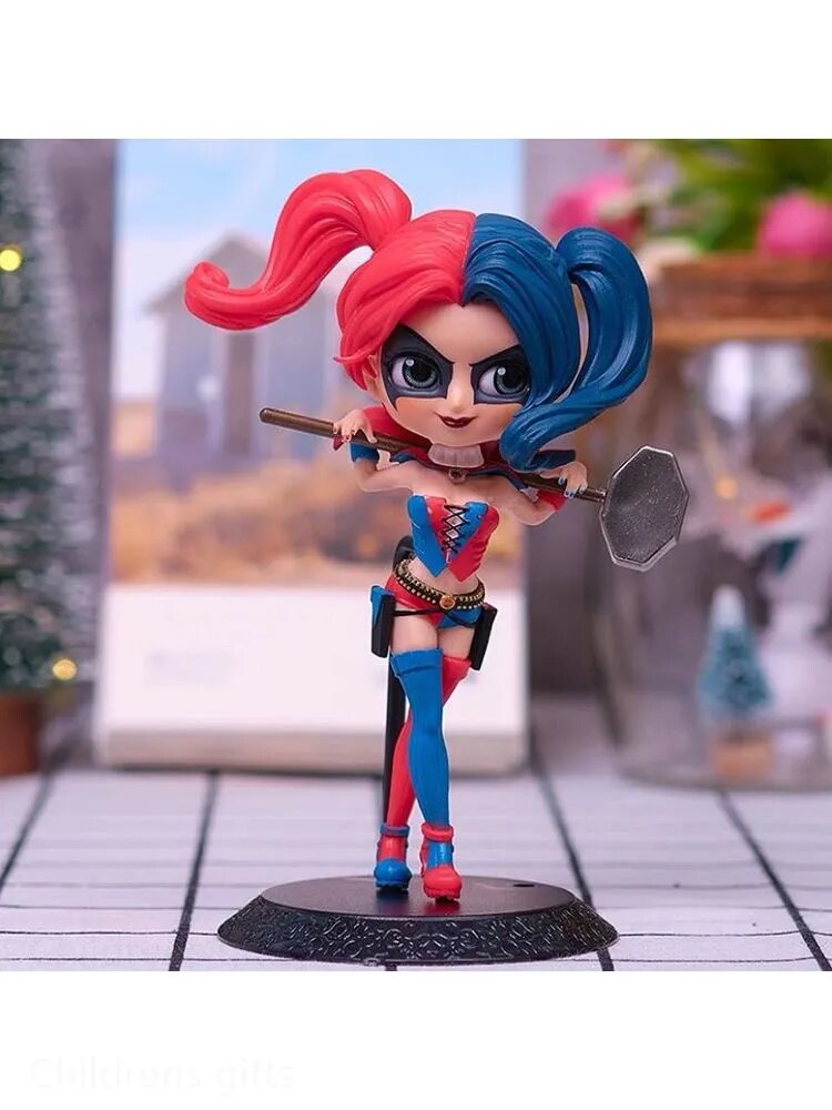 Статуя женской модели персонажа серии Marvel, выполненная вручную в виде клоуна Харли Квинн