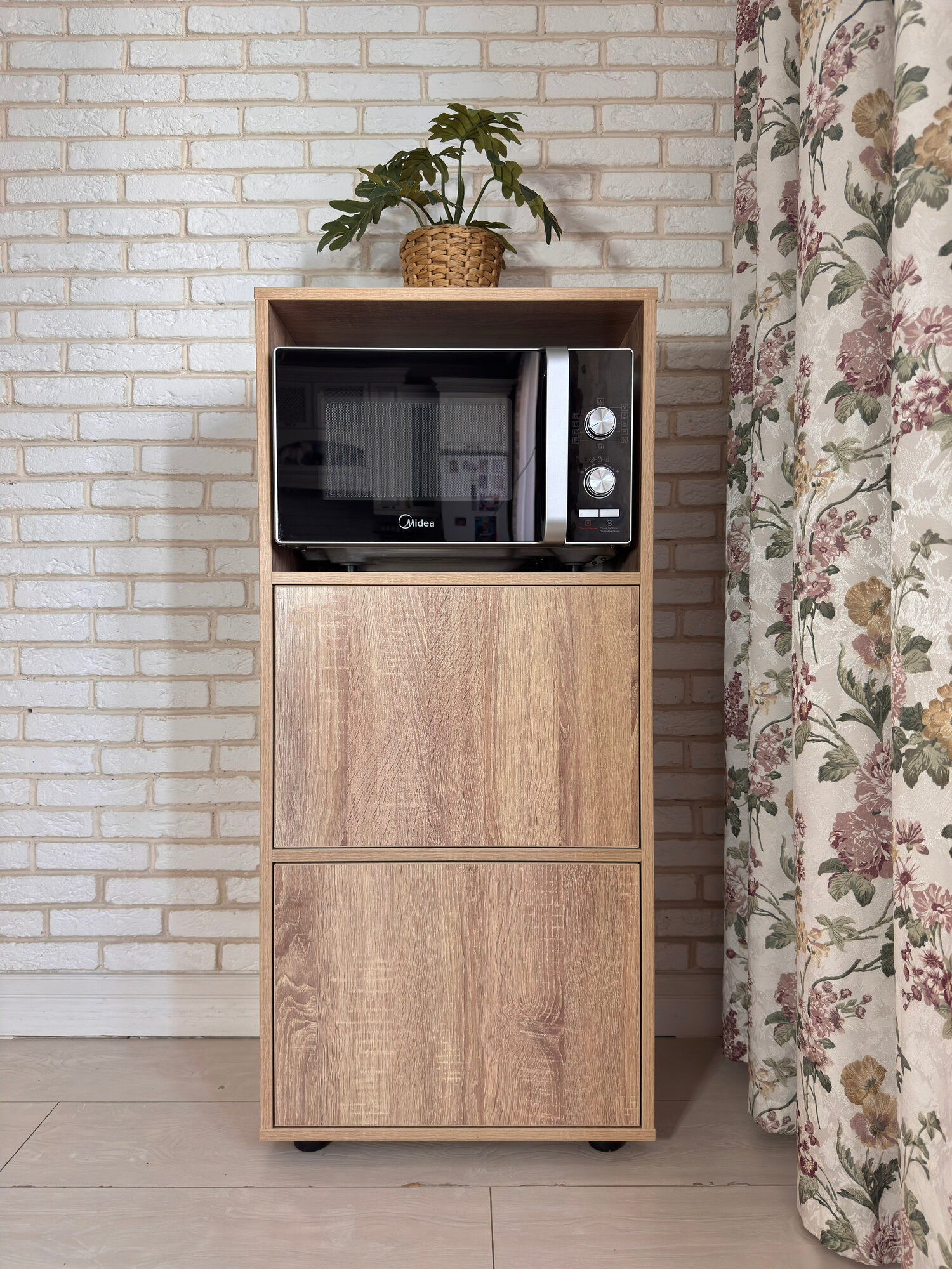 Шкаф-пенал напольный с Push-open системой открывания