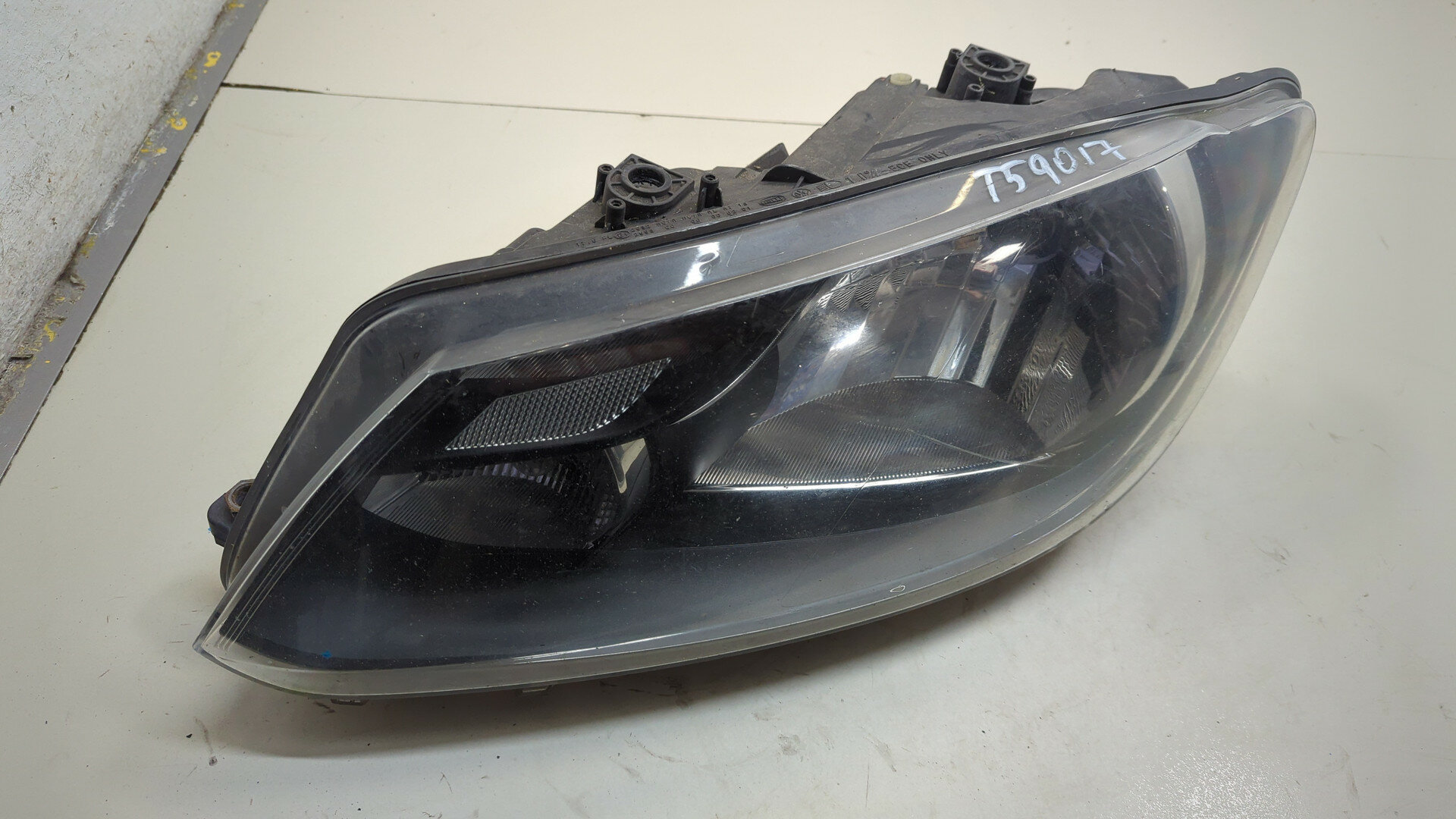 Фара (передняя) левая Volkswagen Caddy Б/У