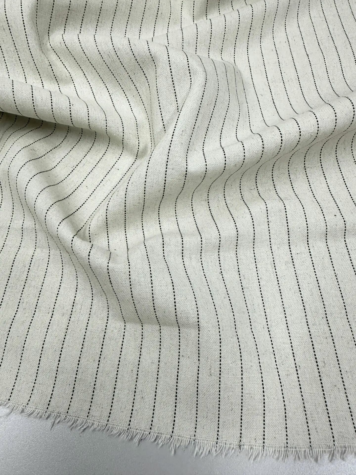 1м. Лён ткань для шитья одежды. Полулен 50% хлопок, 50% лен. Ширина 140 см. Плотность 190г/кв. м. Суровый в полоску.