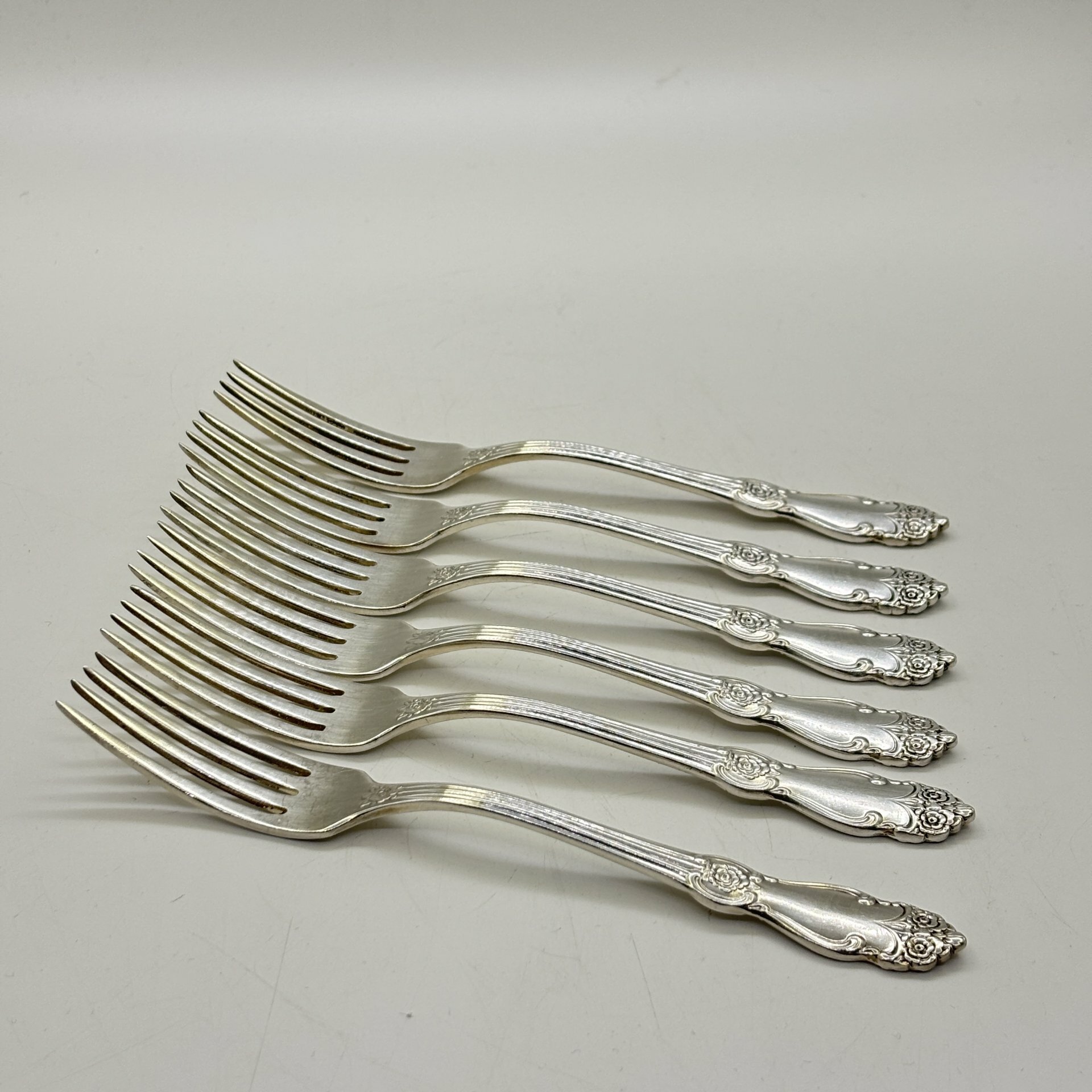 Набор из шести десертных вилок "Серебряная роза", мНЦ (медь-никель-цинк)