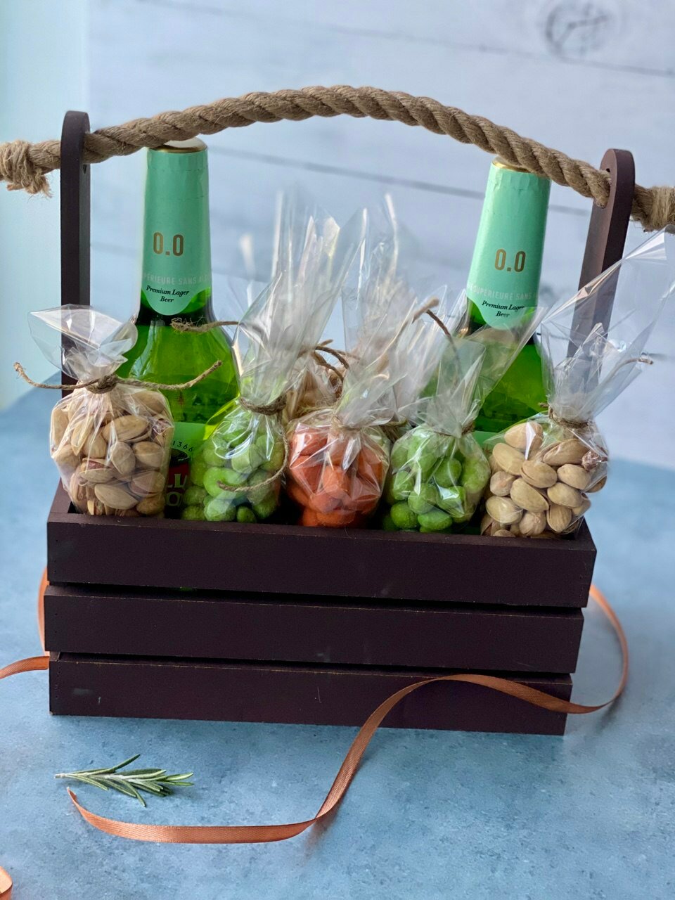 Мужской подарочный набор Ливорно с безалкогольным пивом и закусками, 2 кг