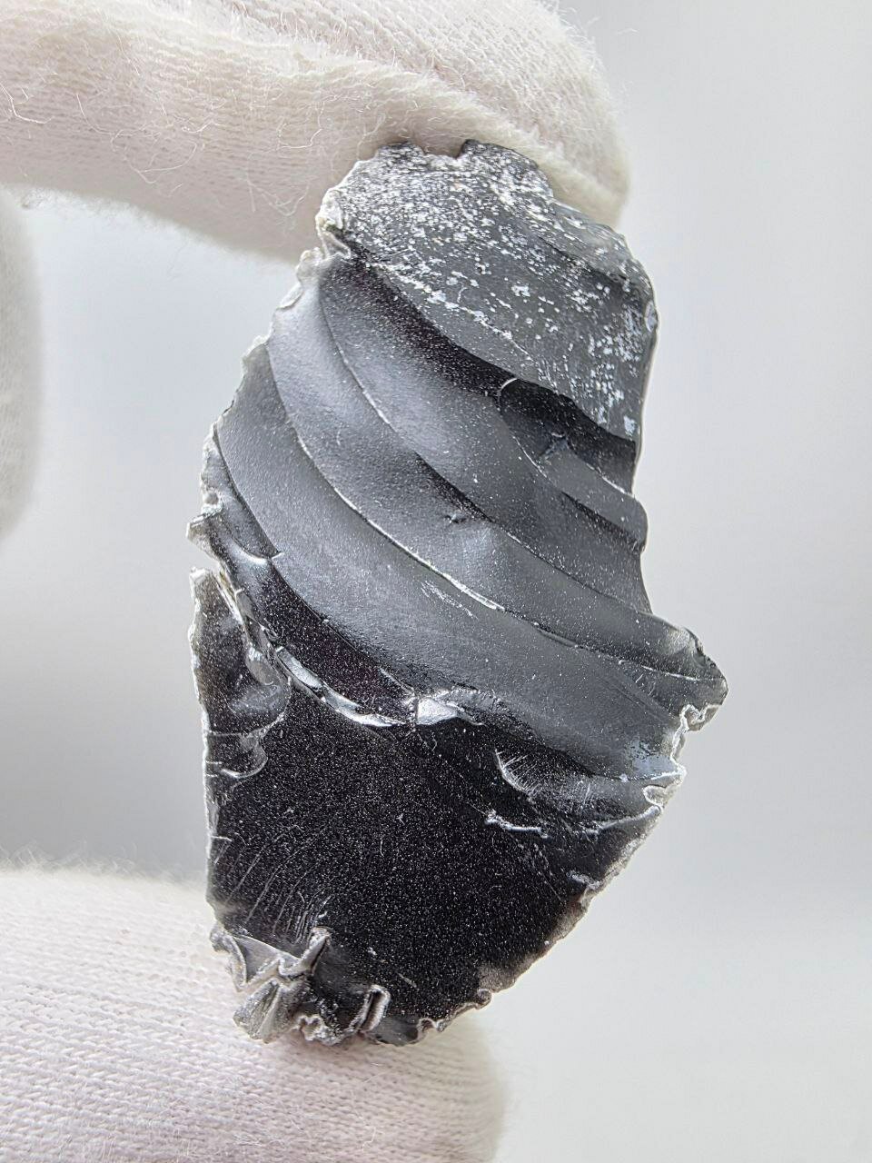 Обсидиан натуральный (необработанный) 50 мм, 27 г.