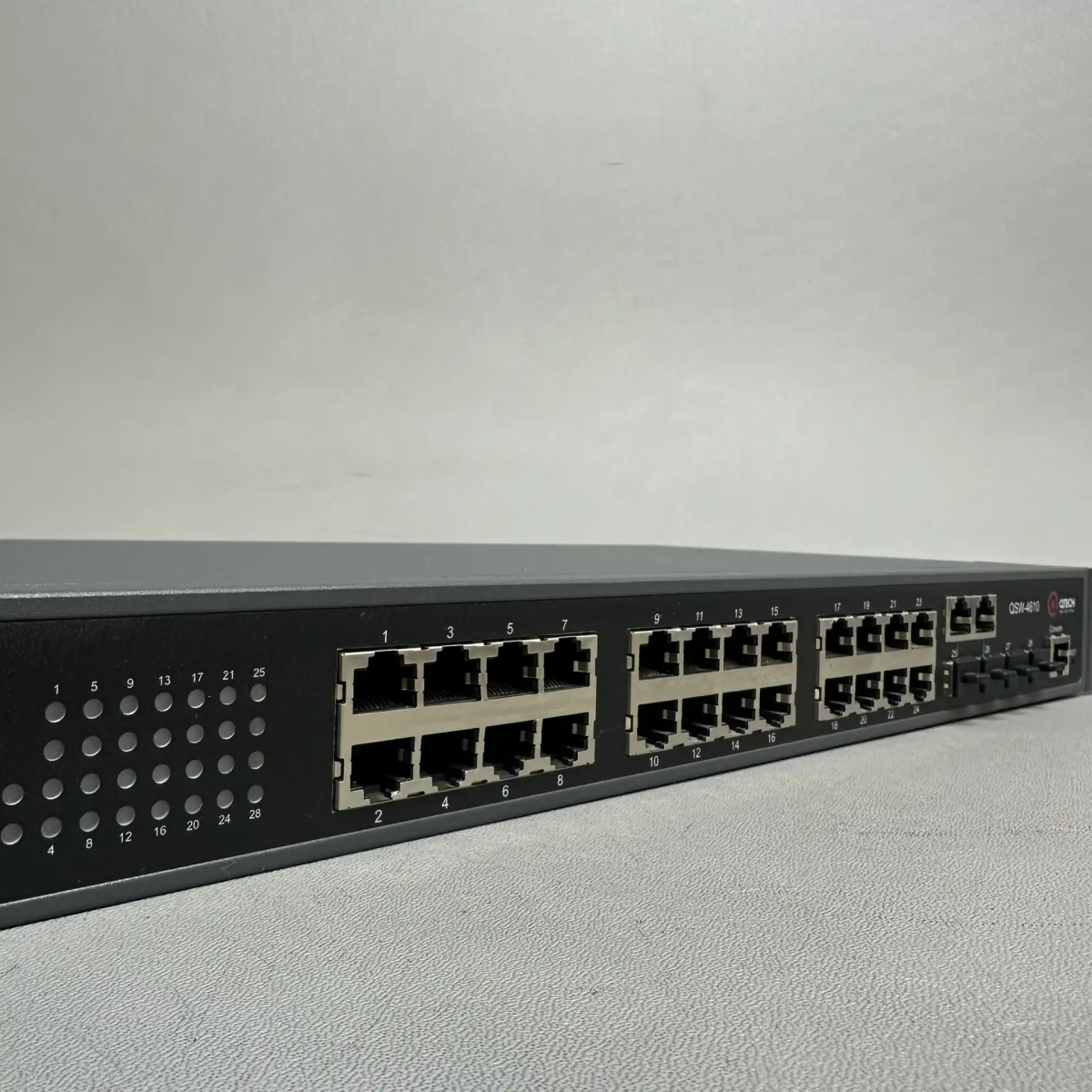 Коммутатор QTech QSW-4610-28T-AC 24x1Гбит/с 4хSFP