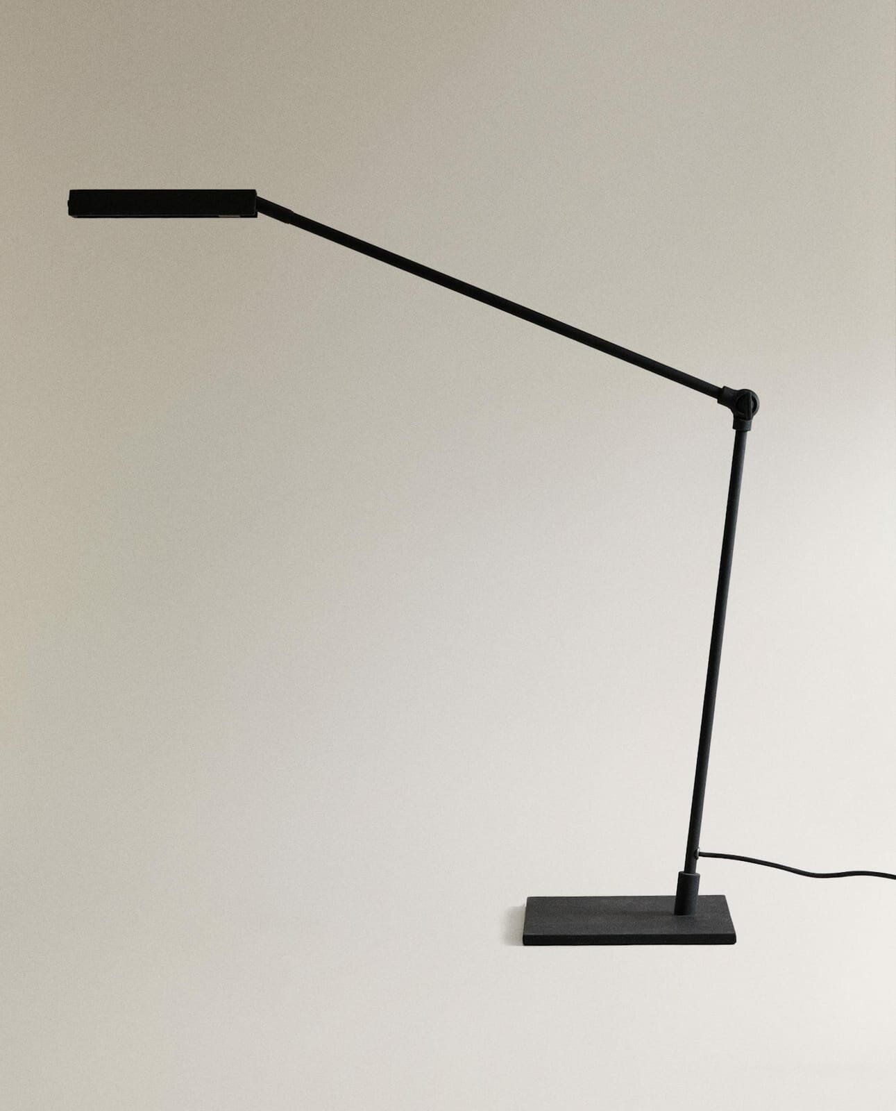 Настольная лампа ZARA HOME металлическая светодиодная с плечом, черный, 67 x 45.7 x 16 см 1383/047/833-1