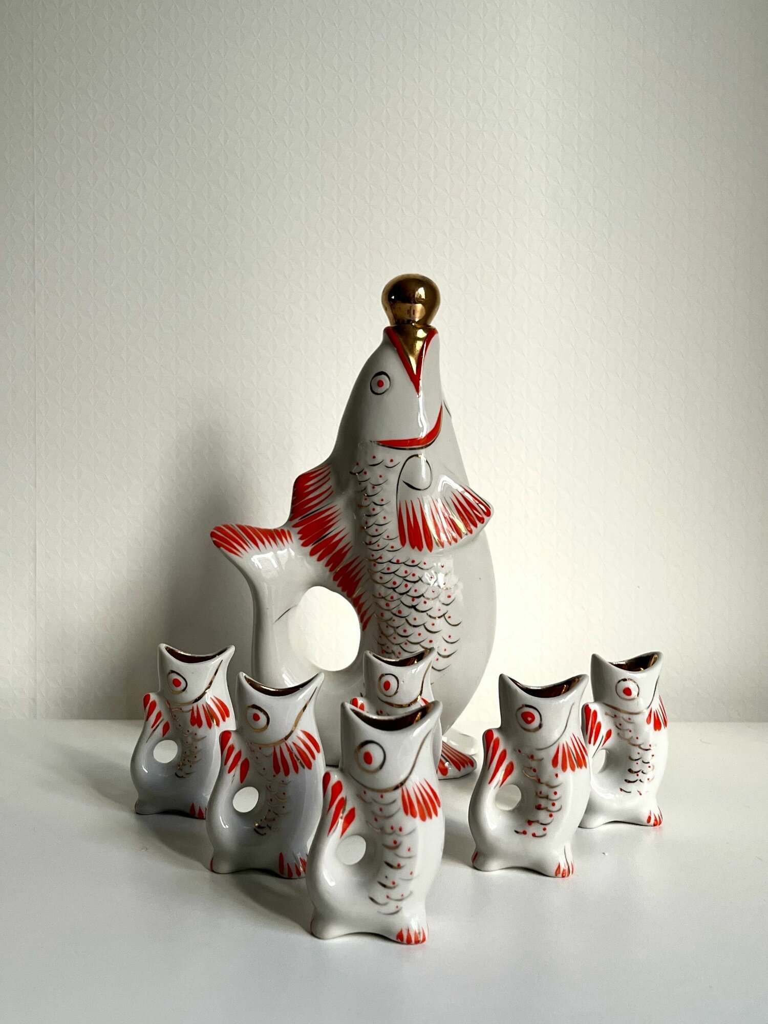 Набор ликерный "Рыбки" Фарфор. СССР. Полонне. Высота: 26.5 см. Высота стопки: 7.5 см.