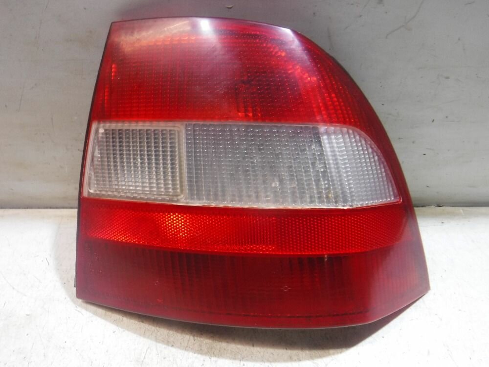 Фонарь задний правый Opel Vectra B 90568049