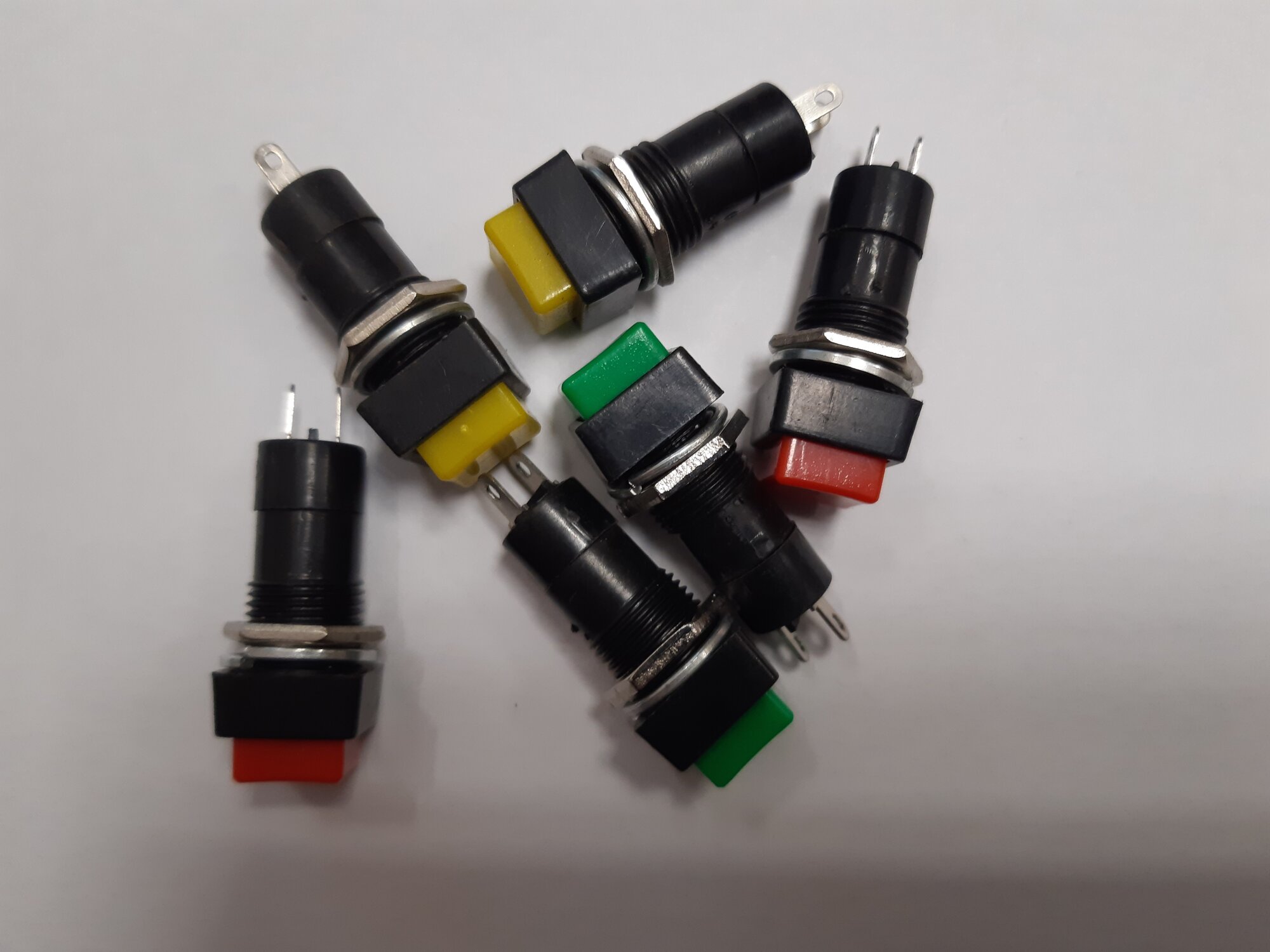 Кнопка с фиксацией OFF-ON