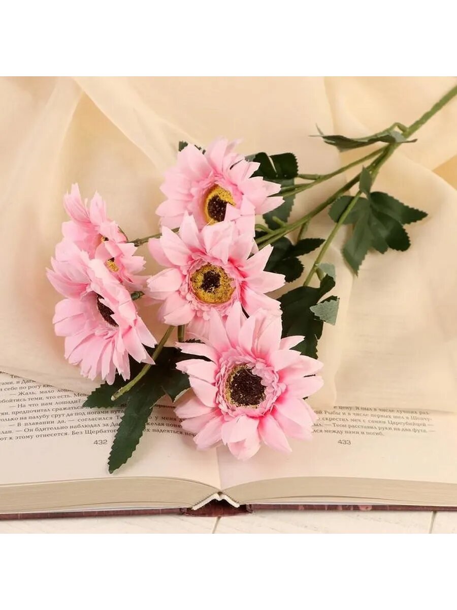 Искусственные герберы для декора сада