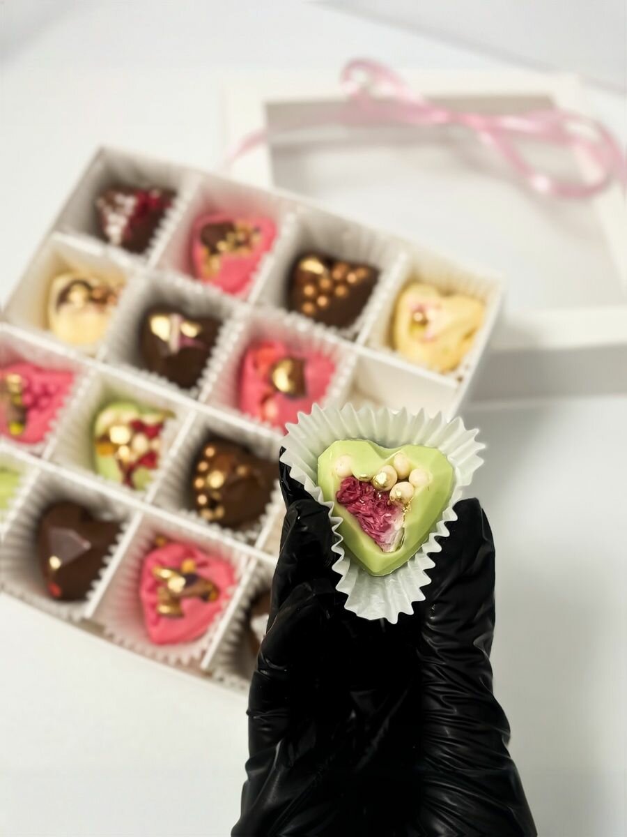 ShokoTrendy Конфеты шоколадные подарочные в коробке 12 сердечек