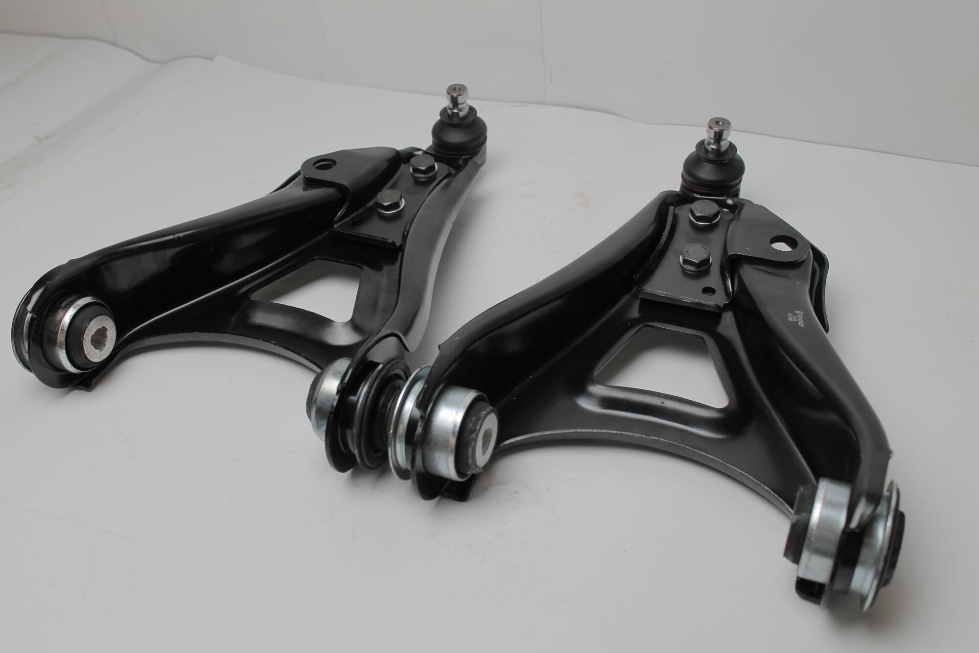 Комплект нижних рычагов передней подвески RENAULT Clio/Symbol 2 98-07, Kangoo 1