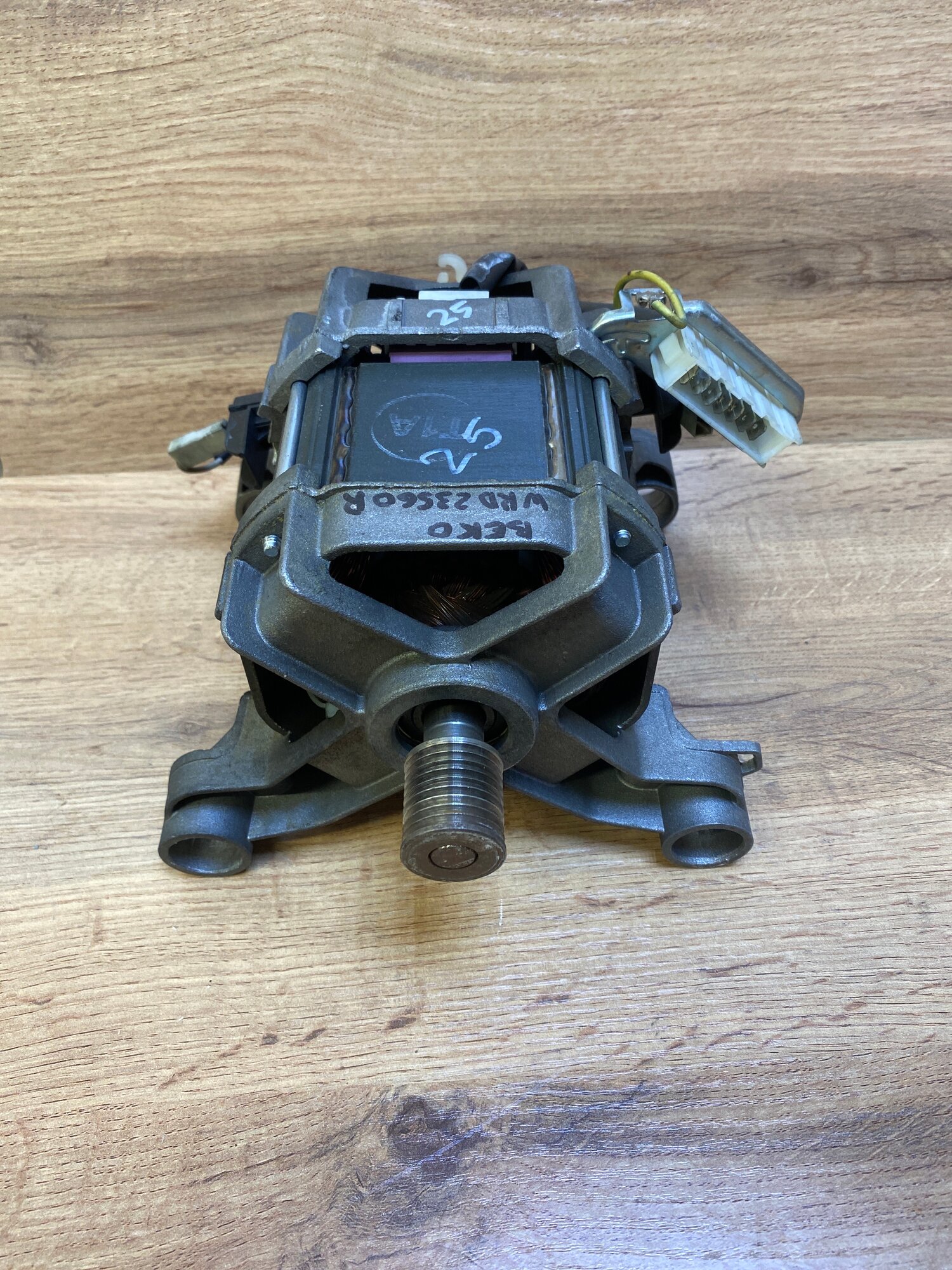 Двигатель для стиральной машины Beko BKD 23560 R,б/у