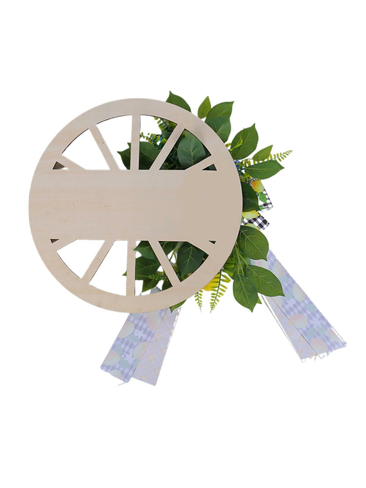 Венок из банта у входной двери, венок с колесом