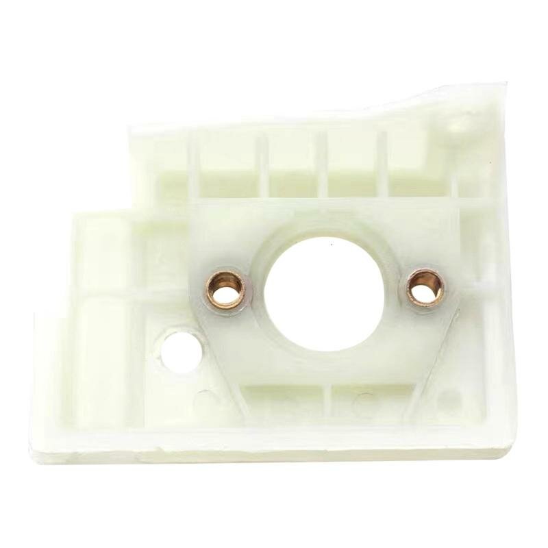 Крепление карбюратора для бензопилы 52/58