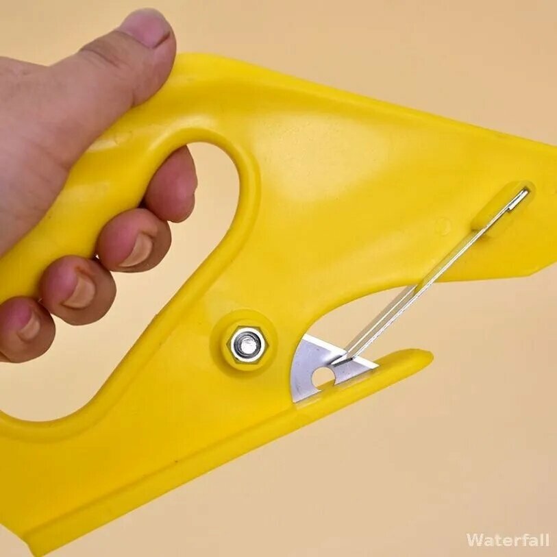 Нож для резки пвх материала, линолеума.