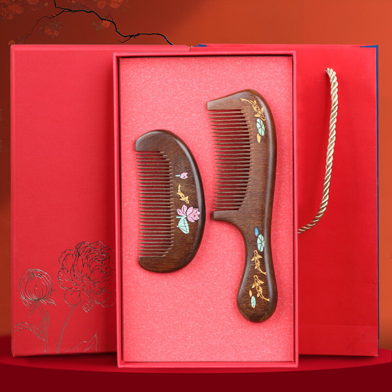 Практичные подарки ко Дню женщины, сувениры ко Дню женщины 8 марта, подарки для сотрудников и клиентов, подарочный набор с индивидуальным дизайном в виде расчески.
