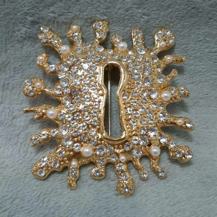 Брошь, жемчуг Swarovski синтетический, Swarovski Zirconia