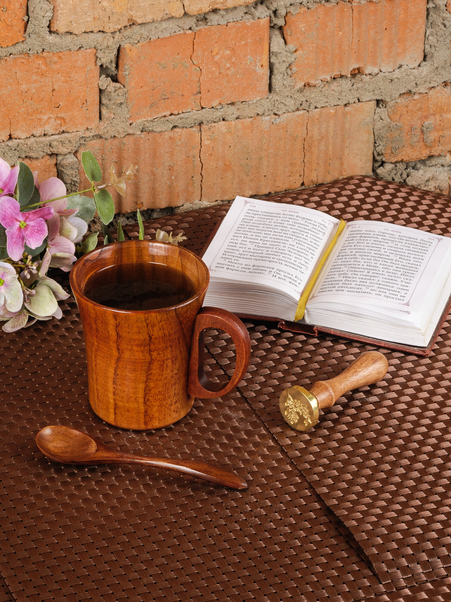 Кружка - чашка с чайной ложкой Mirus Group - 2 предмета из натурального дерева, объёмом 250 мл