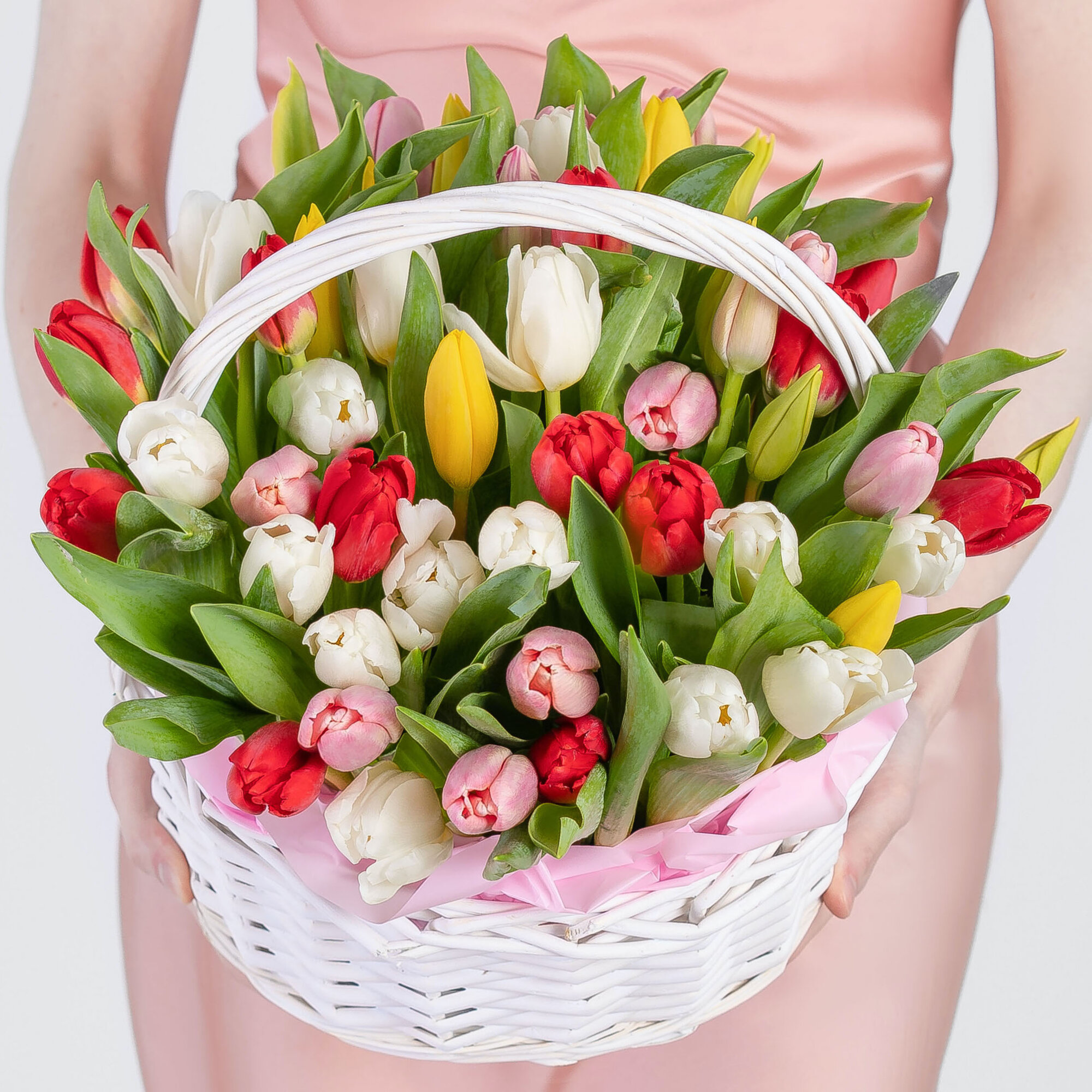 Букет Мегацвет24 "Тюльпаны Микс", 51 шт, разноцветный, сборка в корзине