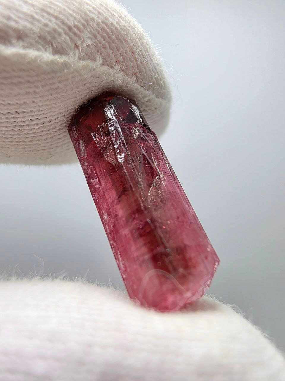 Кристалл турмалина 20 мм, 1.54 г.